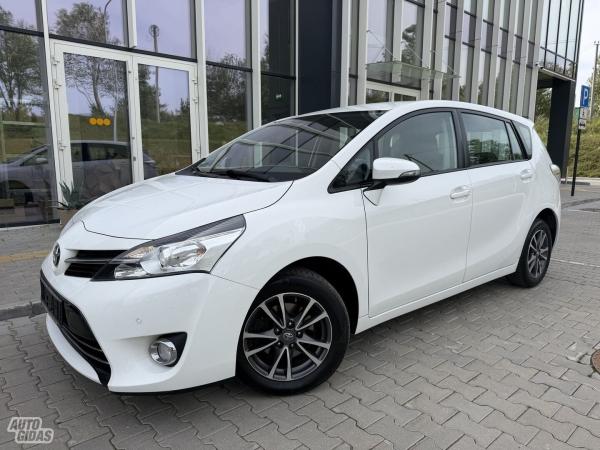 White Toyota Verso 2016 in Vilnius, with an engine capacity of 1.80 L and mileage of 150 thousand km for 9999 €, photo 3 on AUTOMOTO.COM.LV
