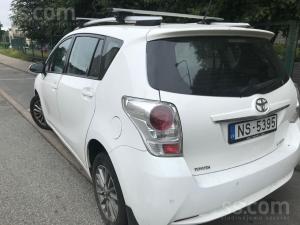 White Toyota Verso 2017 in Riga, with an engine capacity of 1.80 L and mileage of 283 thousand km for 6200 €, photo 4 on AUTOMOTO.COM.LV
