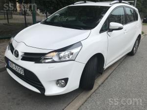 White Toyota Verso 2017 in Riga, with an engine capacity of 1.80 L and mileage of 283 thousand km for 6200 €, photo 5 on AUTOMOTO.COM.LV