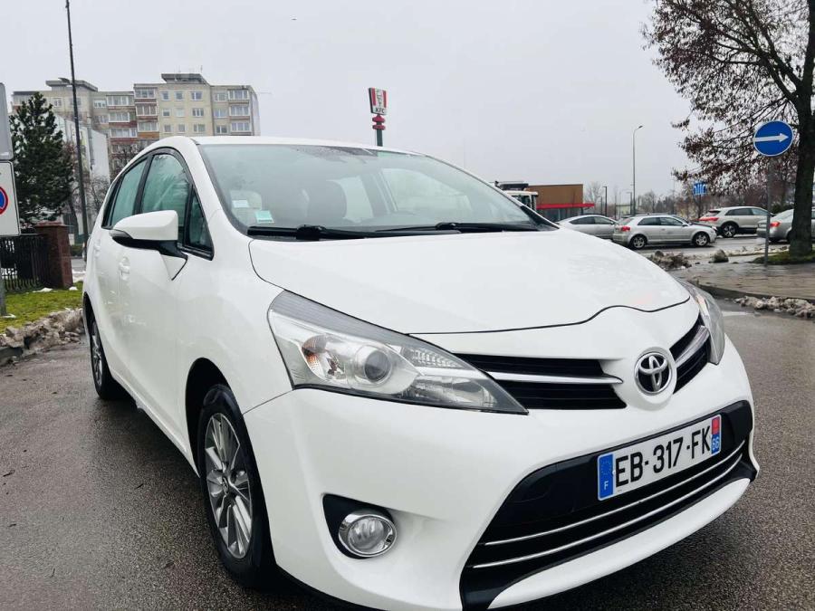 Balts Toyota Verso 2017 Kauņa, ar dzinēja tilpumu 1.60 L un nobraukumu 225 tūkst. km par 7300 €, foto 4 vietnē AUTOMOTO.COM.LV