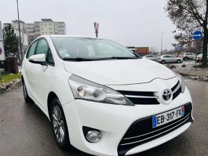 White Toyota Verso 2017 in Kaunas, with an engine capacity of 1.60 L and mileage of 225 thousand km for 7300 €, photo 4 on AUTOMOTO.COM.LV