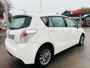 White Toyota Verso 2017 in Kaunas, with an engine capacity of 1.60 L and mileage of 225 thousand km for 7300 €, photo 6 on AUTOMOTO.COM.LV
