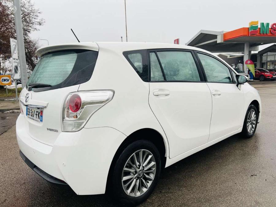 White Toyota Verso 2017 in Kaunas, with an engine capacity of 1.60 L and mileage of 225 thousand km for 7300 €, photo 6 on AUTOMOTO.COM.LV