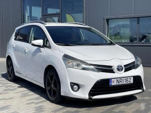 White Toyota Verso 2017 in Siauliai, with an engine capacity of 1.60 L and mileage of 149 thousand km for 4600 €, photo  on AUTOMOTO.COM.LV