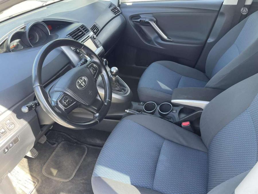 Balts Toyota Verso 2017 Šauļi, ar dzinēja tilpumu 1.60 L un nobraukumu 149 tūkst. km par 4600 €, foto 10 vietnē AUTOMOTO.COM.LV