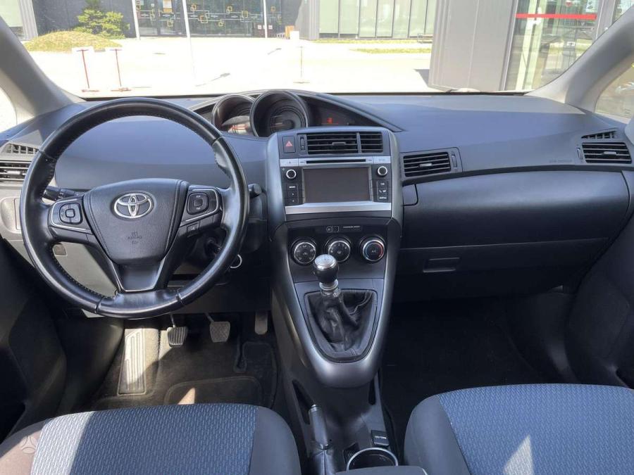 Balts Toyota Verso 2017 Šauļi, ar dzinēja tilpumu 1.60 L un nobraukumu 149 tūkst. km par 4600 €, foto 14 vietnē AUTOMOTO.COM.LV