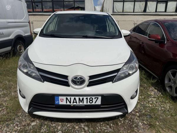 Balts Toyota Verso 2017 Viļņa, ar dzinēja tilpumu 1.60 L un nobraukumu 300 tūkst. km par 3100 €, foto 2 vietnē AUTOMOTO.COM.LV