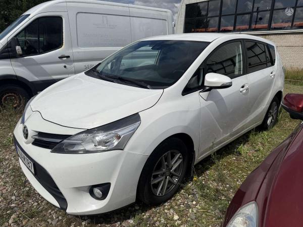 Balts Toyota Verso 2017 Viļņa, ar dzinēja tilpumu 1.60 L un nobraukumu 300 tūkst. km par 3100 €, foto 3 vietnē AUTOMOTO.COM.LV