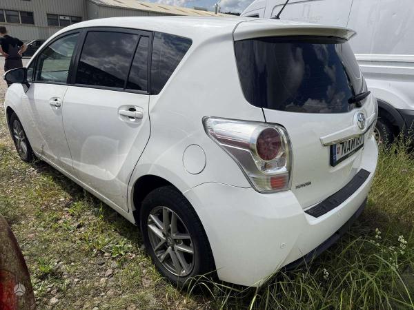 Balts Toyota Verso 2017 Viļņa, ar dzinēja tilpumu 1.60 L un nobraukumu 300 tūkst. km par 3100 €, foto 4 vietnē AUTOMOTO.COM.LV