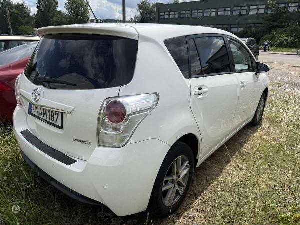 Balts Toyota Verso 2017 Viļņa, ar dzinēja tilpumu 1.60 L un nobraukumu 300 tūkst. km par 3100 €, foto 5 vietnē AUTOMOTO.COM.LV