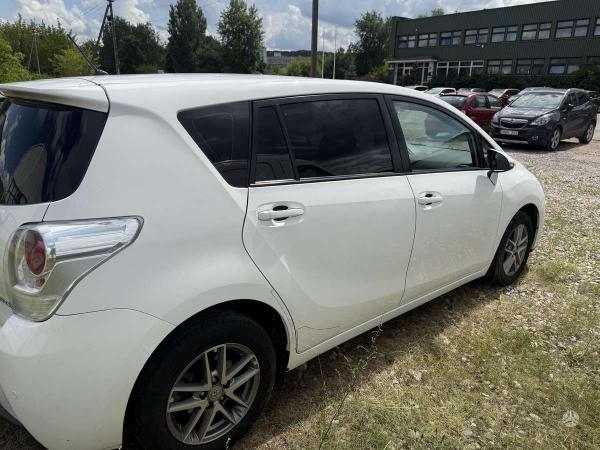 Balts Toyota Verso 2017 Viļņa, ar dzinēja tilpumu 1.60 L un nobraukumu 300 tūkst. km par 3100 €, foto 6 vietnē AUTOMOTO.COM.LV