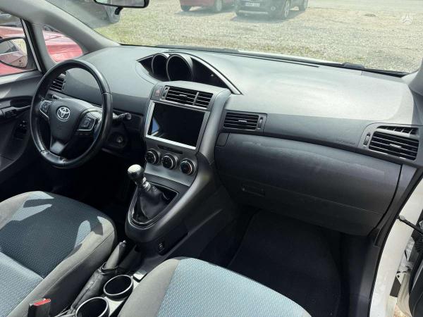 Balts Toyota Verso 2017 Viļņa, ar dzinēja tilpumu 1.60 L un nobraukumu 300 tūkst. km par 3100 €, foto 8 vietnē AUTOMOTO.COM.LV