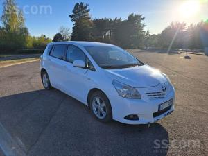Balts Toyota Verso 2010 Rīga, ar dzinēja tilpumu 2.00 L un nobraukumu 389 tūkst. km par 2200 €, foto  vietnē AUTOMOTO.COM.LV