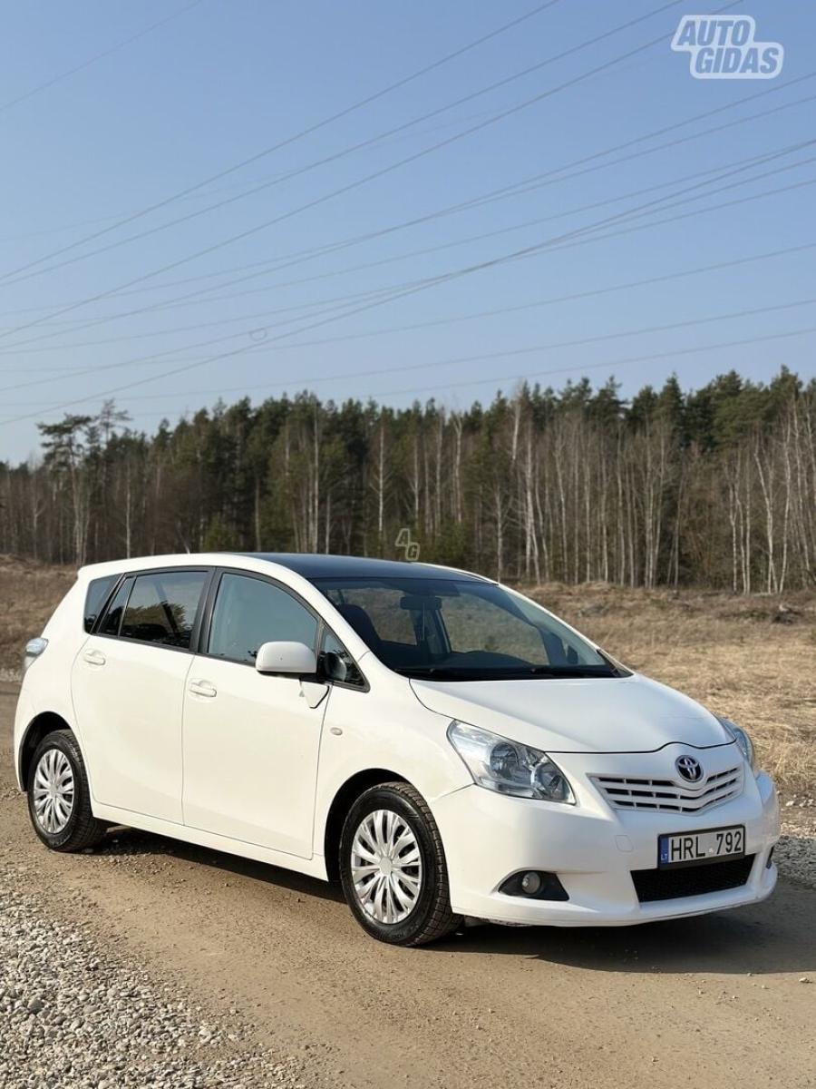 Balts Toyota Verso 2011 Viļņa, ar dzinēja tilpumu 2.00 L un nobraukumu 270 tūkst. km par 4250 €, foto 1 vietnē AUTOMOTO.COM.LV