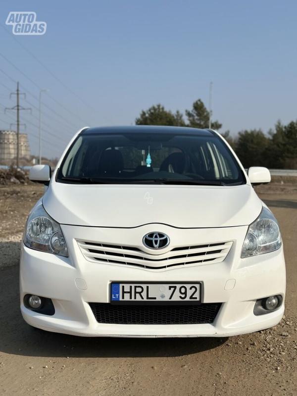 White Toyota Verso 2011 in Vilnius, with an engine capacity of 2.00 L and mileage of 270 thousand km for 4250 €, photo 7 on AUTOMOTO.COM.LV