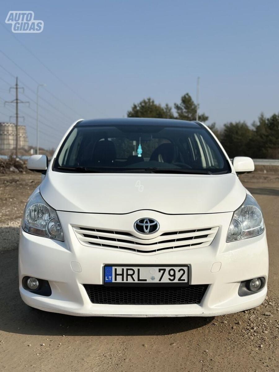 Balts Toyota Verso 2011 Viļņa, ar dzinēja tilpumu 2.00 L un nobraukumu 270 tūkst. km par 4250 €, foto 8 vietnē AUTOMOTO.COM.LV