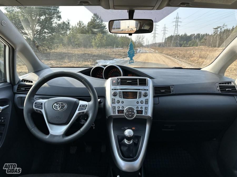 Balts Toyota Verso 2011 Viļņa, ar dzinēja tilpumu 2.00 L un nobraukumu 270 tūkst. km par 4250 €, foto 13 vietnē AUTOMOTO.COM.LV