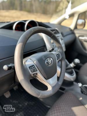 Balts Toyota Verso 2011 Viļņa, ar dzinēja tilpumu 2.00 L un nobraukumu 270 tūkst. km par 4250 €, foto 22 vietnē AUTOMOTO.COM.LV