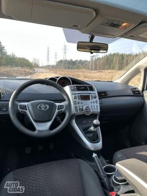 Balts Toyota Verso 2011 Viļņa, ar dzinēja tilpumu 2.00 L un nobraukumu 270 tūkst. km par 4250 €, foto 24 vietnē AUTOMOTO.COM.LV
