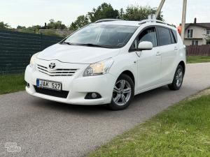 Balts Toyota Verso 2011 Marijampole, ar dzinēja tilpumu 2.00 L un nobraukumu 229 tūkst. km par 3550 €, foto  vietnē AUTOMOTO.COM.LV