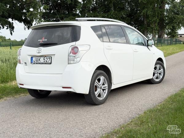 White Toyota Verso 2011 in Marijampole, with an engine capacity of 2.00 L and mileage of 229 thousand km for 3550 €, photo 2 on AUTOMOTO.COM.LV