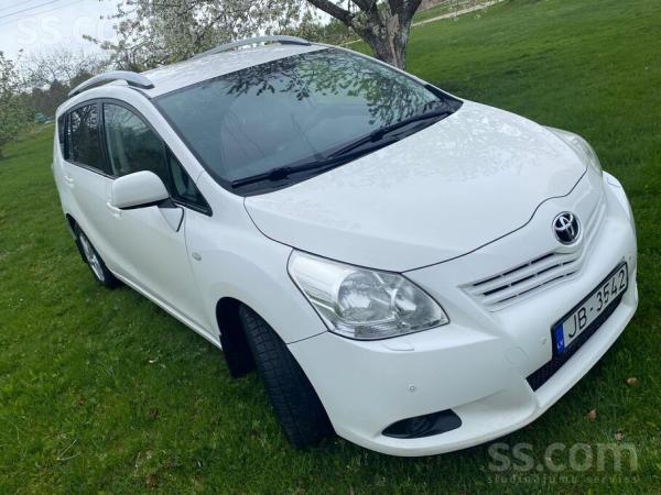 Тойота Версо 2012 в Айзкраукле на AUTOMOTO.COM.LV Белый Тойота Версо 2012 в Айзкраукле, объемом двигателя 2.00 л и пробегом 315 тыс. км за 2050 €, фото 3 на AUTOMOTO.COM.LV