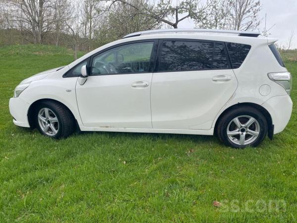 Тойота Версо 2012 в Айзкраукле на AUTOMOTO.COM.LV Белый Тойота Версо 2012 в Айзкраукле, объемом двигателя 2.00 л и пробегом 315 тыс. км за 2050 €, фото 6 на AUTOMOTO.COM.LV
