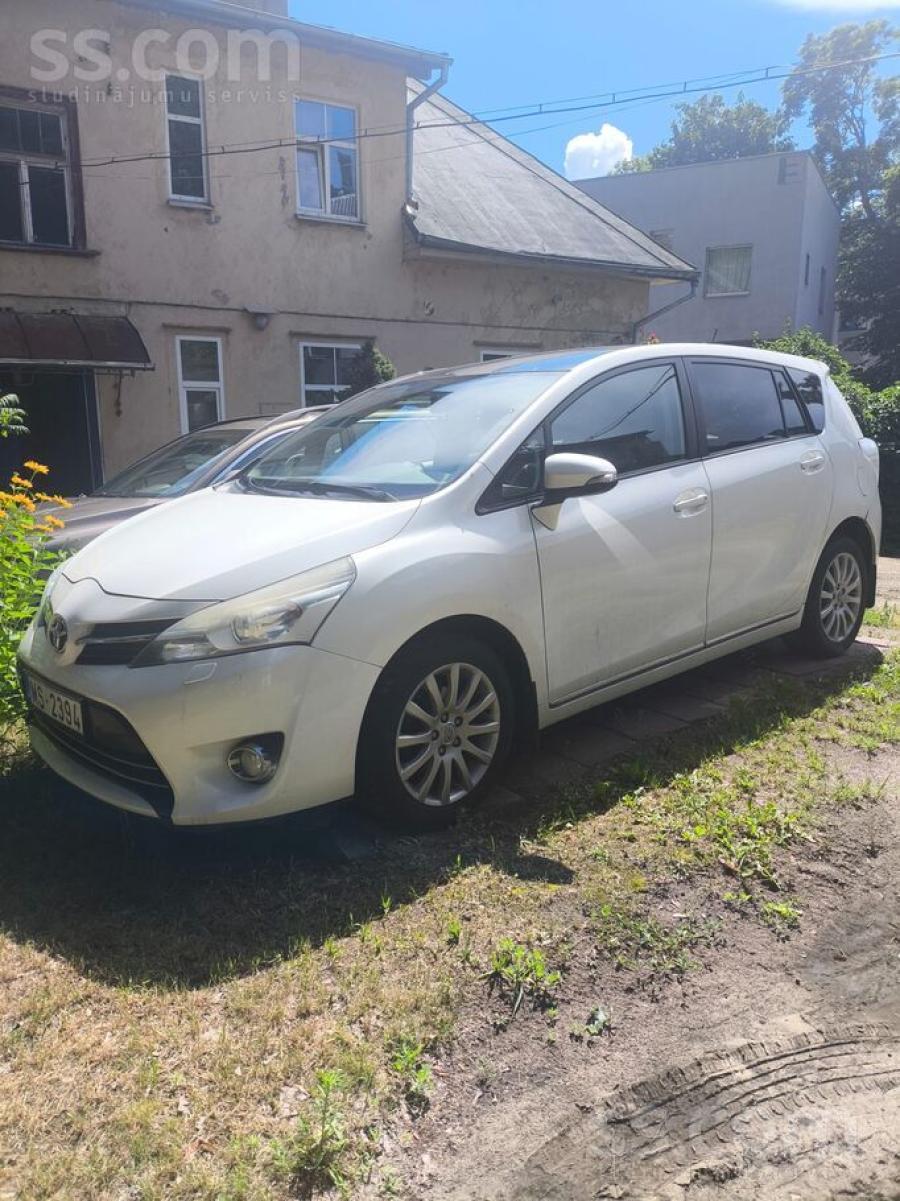 Balts Toyota Verso 2013 Rīga, ar dzinēja tilpumu 2.00 L un nobraukumu 170 tūkst. km par 5950 €, foto 1 vietnē AUTOMOTO.COM.LV