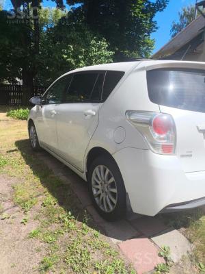 Balts Toyota Verso 2013 Rīga, ar dzinēja tilpumu 2.00 L un nobraukumu 170 tūkst. km par 5950 €, foto 3 vietnē AUTOMOTO.COM.LV