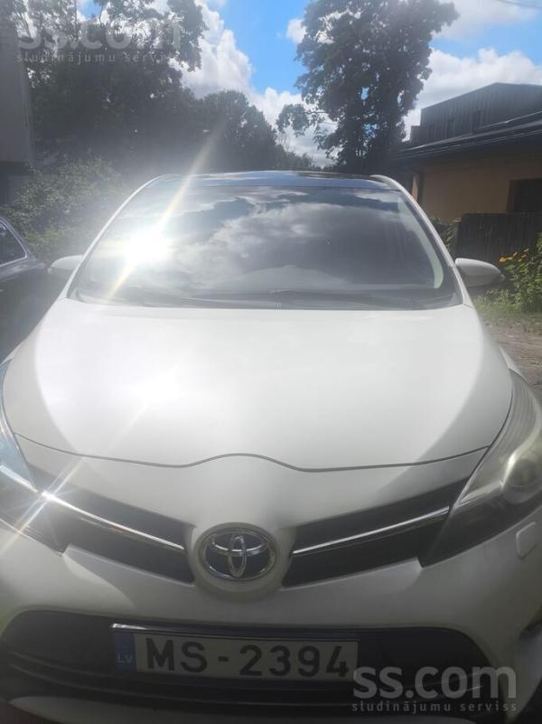 Balts Toyota Verso 2013 Rīga, ar dzinēja tilpumu 2.00 L un nobraukumu 170 tūkst. km par 5950 €, foto 3 vietnē AUTOMOTO.COM.LV