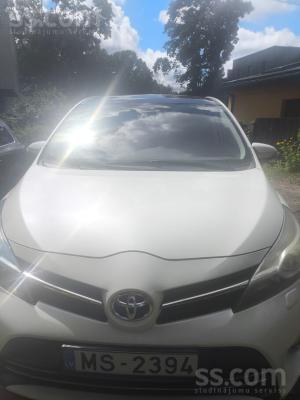Balts Toyota Verso 2013 Rīga, ar dzinēja tilpumu 2.00 L un nobraukumu 170 tūkst. km par 5950 €, foto 4 vietnē AUTOMOTO.COM.LV