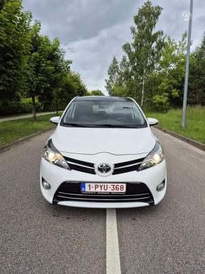 White Toyota Verso 2013 in Vilnius, with an engine capacity of 2.00 L and mileage of 289 thousand km for 4800 €, photo  on AUTOMOTO.COM.LV