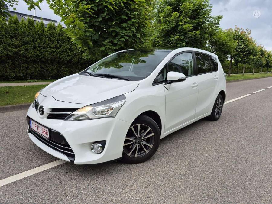 Balts Toyota Verso 2013 Viļņa, ar dzinēja tilpumu 2.00 L un nobraukumu 289 tūkst. km par 4800 €, foto 3 vietnē AUTOMOTO.COM.LV