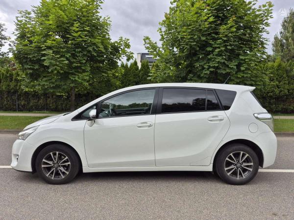 Balts Toyota Verso 2013 Viļņa, ar dzinēja tilpumu 2.00 L un nobraukumu 289 tūkst. km par 4800 €, foto 5 vietnē AUTOMOTO.COM.LV