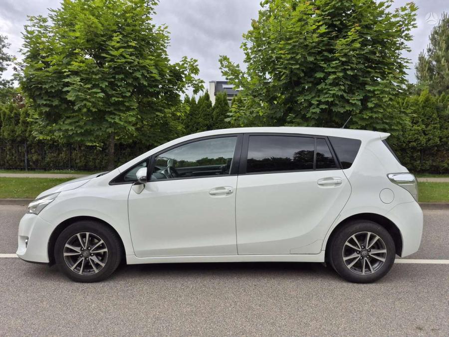 Balts Toyota Verso 2013 Viļņa, ar dzinēja tilpumu 2.00 L un nobraukumu 289 tūkst. km par 4800 €, foto 6 vietnē AUTOMOTO.COM.LV
