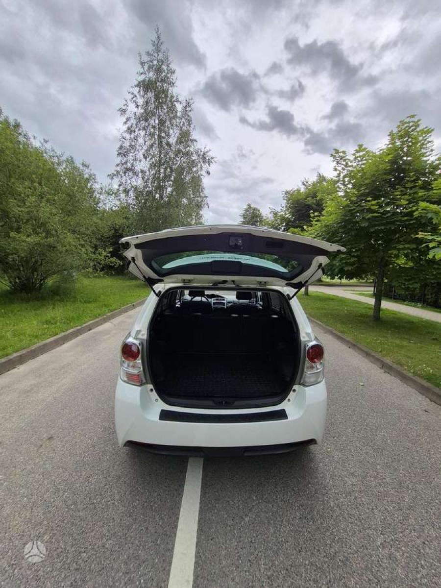 Balts Toyota Verso 2013 Viļņa, ar dzinēja tilpumu 2.00 L un nobraukumu 289 tūkst. km par 4800 €, foto 10 vietnē AUTOMOTO.COM.LV