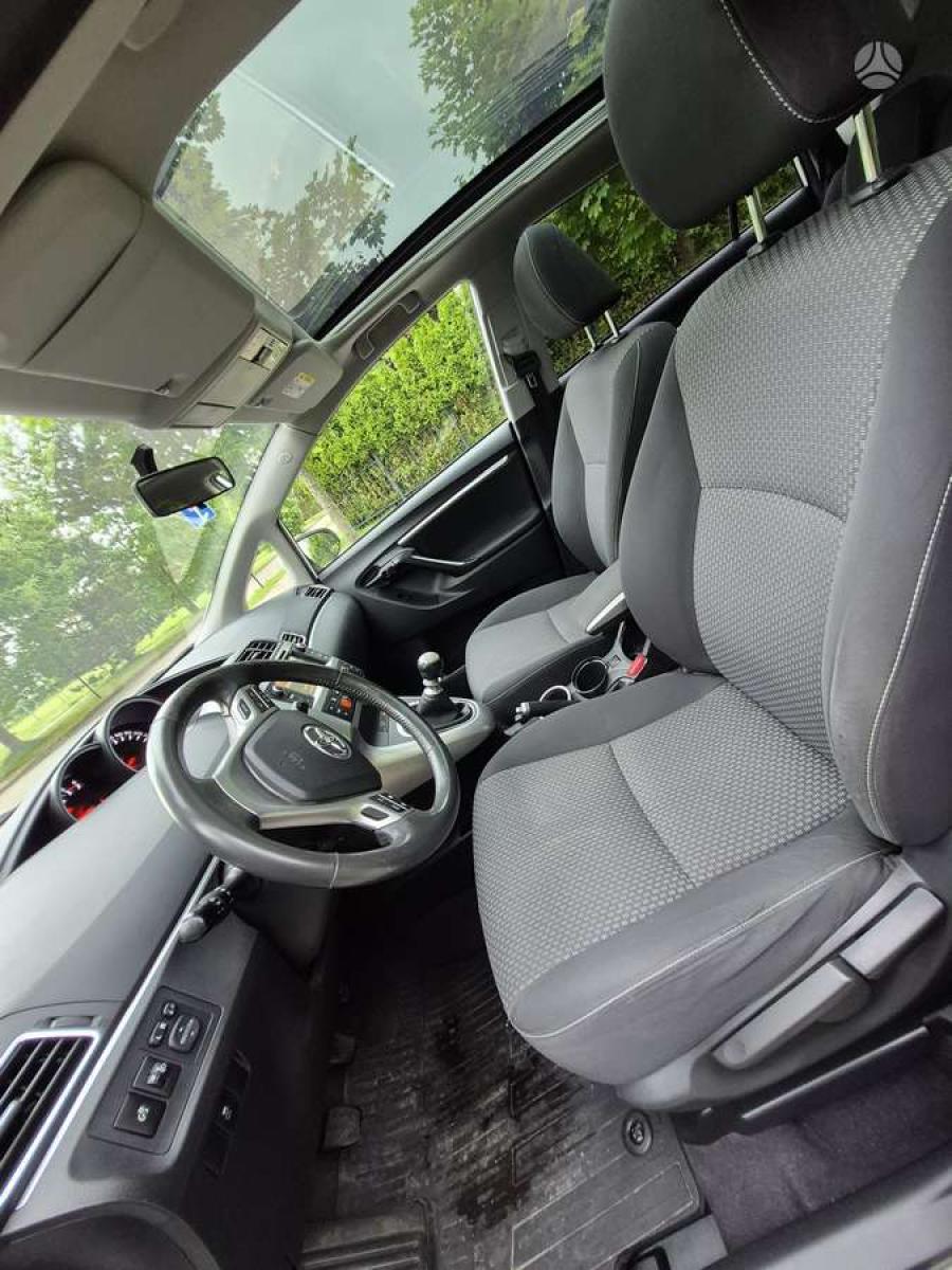Balts Toyota Verso 2013 Viļņa, ar dzinēja tilpumu 2.00 L un nobraukumu 289 tūkst. km par 4800 €, foto 12 vietnē AUTOMOTO.COM.LV