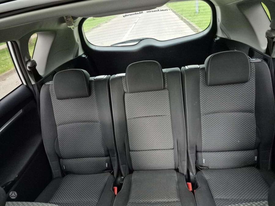 Balts Toyota Verso 2013 Viļņa, ar dzinēja tilpumu 2.00 L un nobraukumu 289 tūkst. km par 4800 €, foto 16 vietnē AUTOMOTO.COM.LV