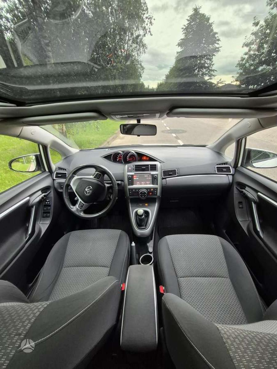 Balts Toyota Verso 2013 Viļņa, ar dzinēja tilpumu 2.00 L un nobraukumu 289 tūkst. km par 4800 €, foto 17 vietnē AUTOMOTO.COM.LV