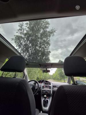 Balts Toyota Verso 2013 Viļņa, ar dzinēja tilpumu 2.00 L un nobraukumu 289 tūkst. km par 4800 €, foto 18 vietnē AUTOMOTO.COM.LV