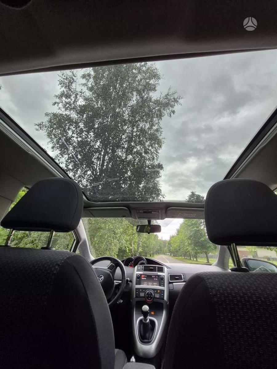 Balts Toyota Verso 2013 Viļņa, ar dzinēja tilpumu 2.00 L un nobraukumu 289 tūkst. km par 4800 €, foto 18 vietnē AUTOMOTO.COM.LV