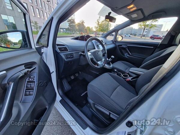 Balts Toyota Verso 2014 Tallina, ar dzinēja tilpumu 1.60 L un nobraukumu 39 tūkst. km par 9950 €, foto 10 vietnē AUTOMOTO.COM.LV