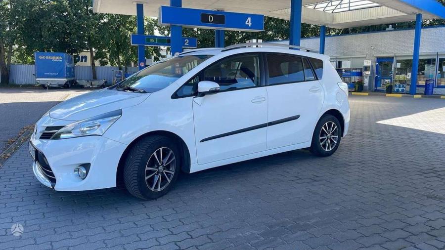 Balts Toyota Verso 2014 Marijampole, ar dzinēja tilpumu 1.60 L un nobraukumu 250 tūkst. km par 4699 €, foto 5 vietnē AUTOMOTO.COM.LV