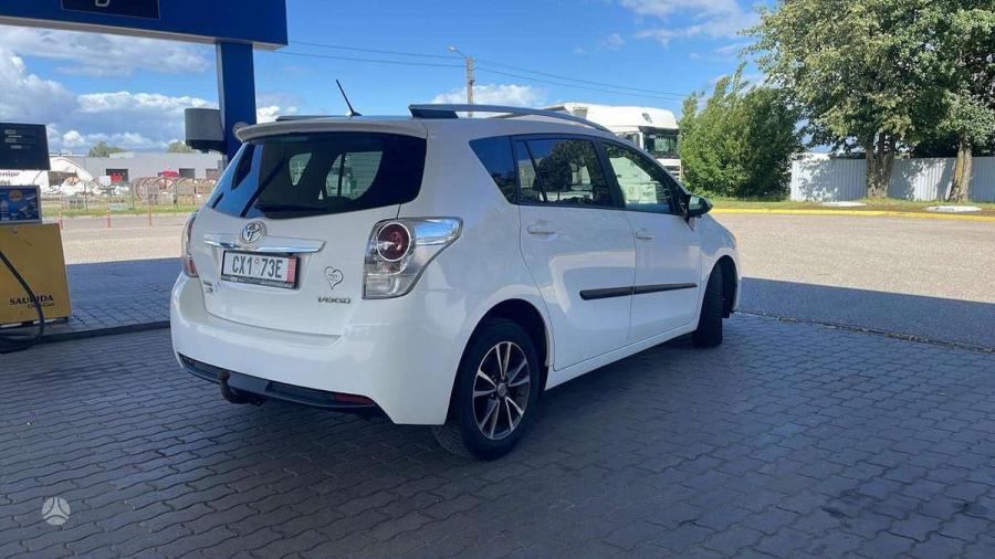 Balts Toyota Verso 2014 Marijampole, ar dzinēja tilpumu 1.60 L un nobraukumu 250 tūkst. km par 4699 €, foto 8 vietnē AUTOMOTO.COM.LV