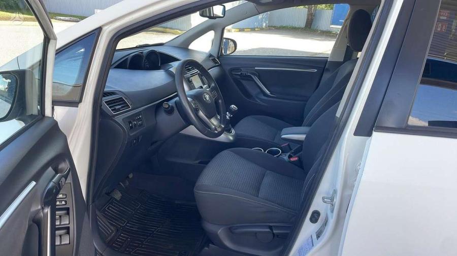 Balts Toyota Verso 2014 Marijampole, ar dzinēja tilpumu 1.60 L un nobraukumu 250 tūkst. km par 4699 €, foto 17 vietnē AUTOMOTO.COM.LV