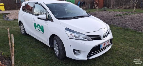 White Toyota Verso 2017 in Palanga, with an engine capacity of 1.60 L and mileage of 204 thousand km for 5500 €, photo 1 on AUTOMOTO.COM.LV