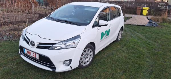 White Toyota Verso 2017 in Palanga, with an engine capacity of 1.60 L and mileage of 204 thousand km for 5500 €, photo 2 on AUTOMOTO.COM.LV