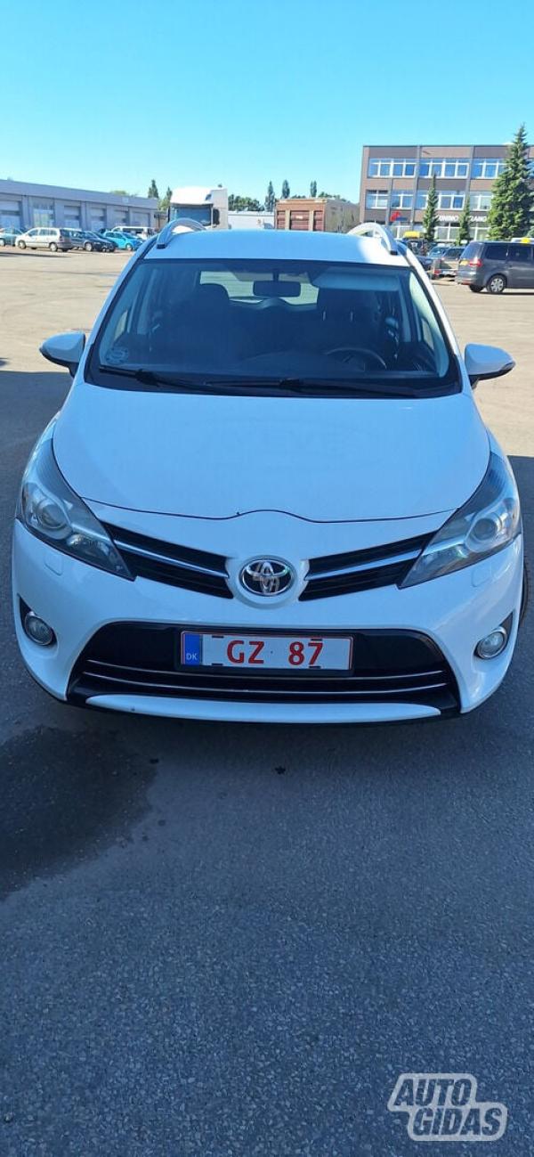 White Toyota Verso 2017 in Palanga, with an engine capacity of 1.60 L and mileage of 204 thousand km for 5500 €, photo 6 on AUTOMOTO.COM.LV
