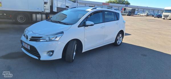 White Toyota Verso 2017 in Palanga, with an engine capacity of 1.60 L and mileage of 204 thousand km for 5500 €, photo 8 on AUTOMOTO.COM.LV