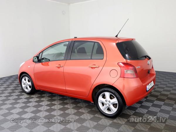 Smilšu krāsa Toyota Yaris 2006 Tallina, ar dzinēja tilpumu 1.30 L un nobraukumu 244 tūkst. km par 2499 €, foto 4 vietnē AUTOMOTO.COM.LV